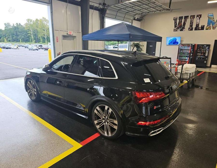Black Audi SQ5 2018 in Panevezys, with an engine capacity of 3.00 L and mileage of 259 thousand km for 15900 €, photo 5 on AUTOMOTO.COM.LV