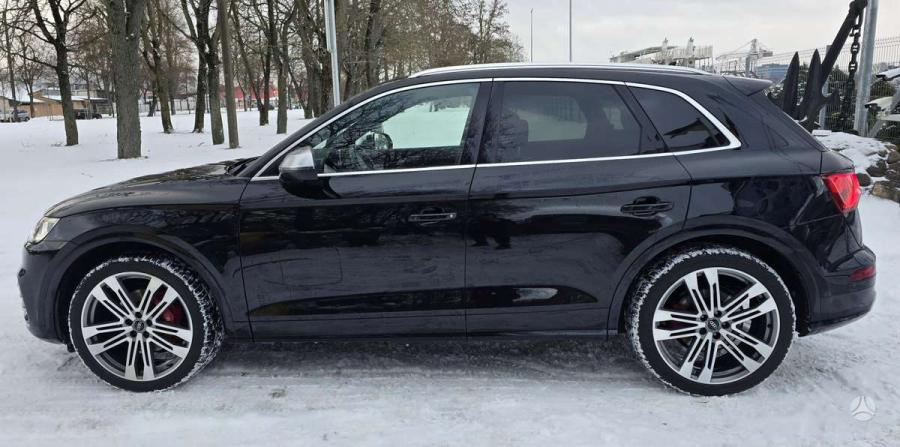 Black Audi SQ5 2018 in Kaunas, with an engine capacity of 3.00 L and mileage of 244 thousand km for 20500 €, photo 8 on AUTOMOTO.COM.LV