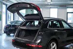 Black Audi SQ5 2018 in Marijampole, with an engine capacity of 3.00 L and mileage of 212 thousand km for 23950 €, photo 15 on AUTOMOTO.COM.LV