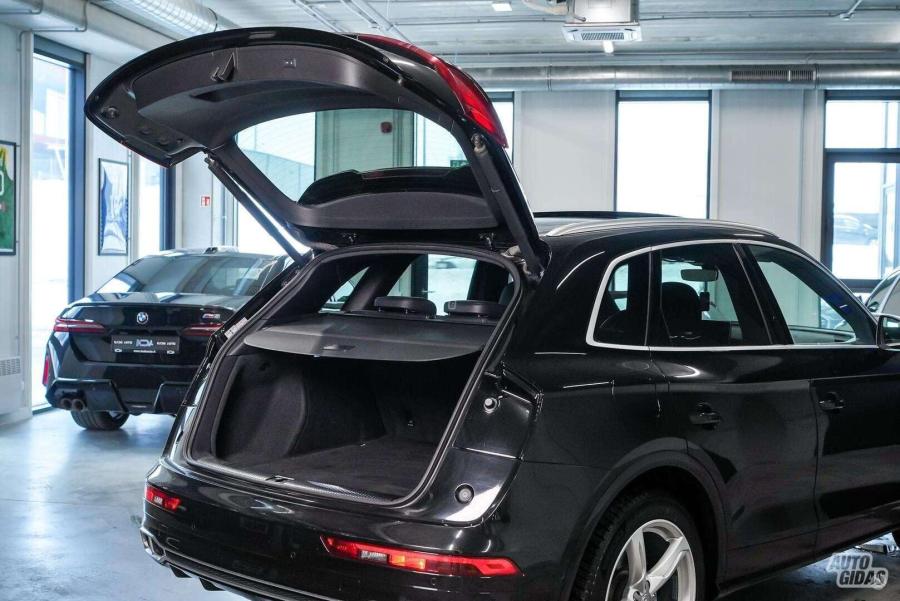 Black Audi SQ5 2018 in Marijampole, with an engine capacity of 3.00 L and mileage of 212 thousand km for 23950 €, photo 15 on AUTOMOTO.COM.LV