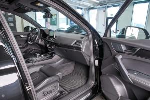 Black Audi SQ5 2018 in Marijampole, with an engine capacity of 3.00 L and mileage of 212 thousand km for 23950 €, photo 38 on AUTOMOTO.COM.LV