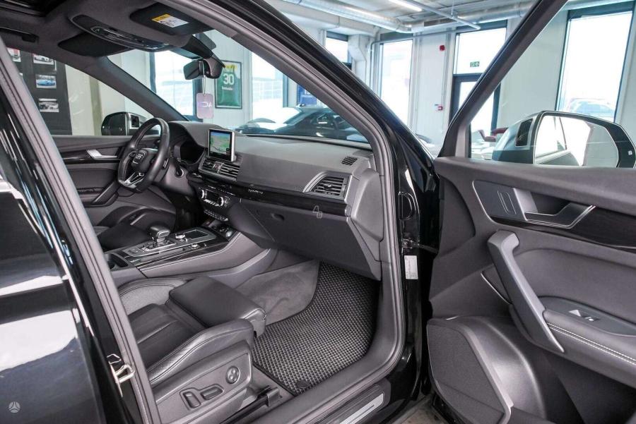 Black Audi SQ5 2018 in Marijampole, with an engine capacity of 3.00 L and mileage of 212 thousand km for 23950 €, photo 38 on AUTOMOTO.COM.LV