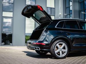 Black Audi SQ5 2018 in Kaunas, with an engine capacity of 3.00 L and mileage of 212 thousand km for 22450 €, photo 16 on AUTOMOTO.COM.LV