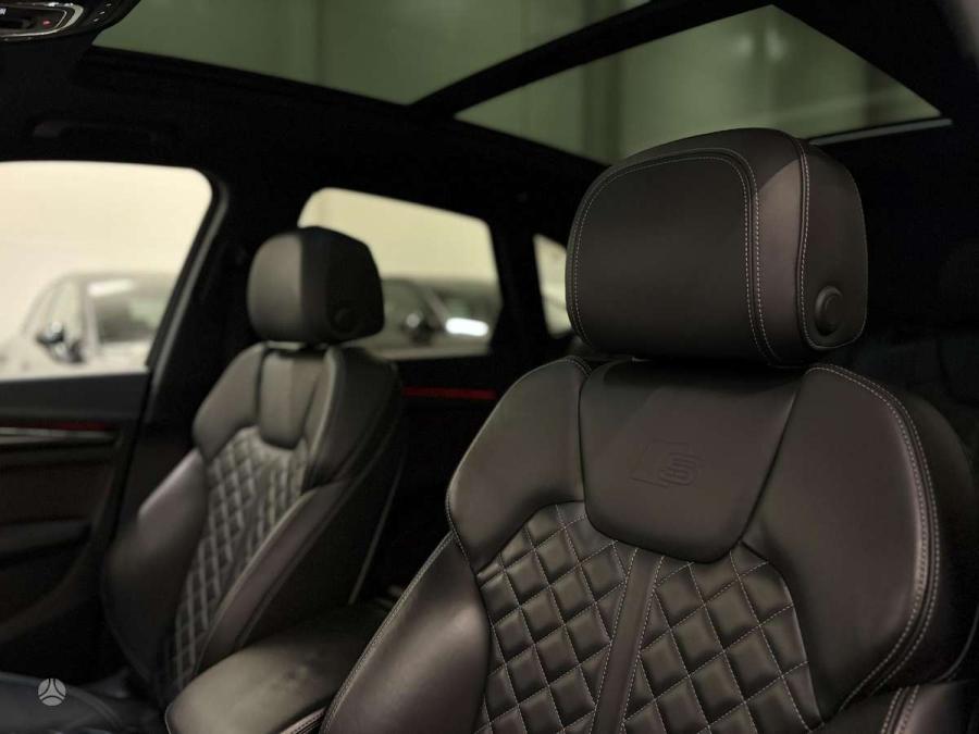 Black Audi SQ5 2018 in Vilnius, with an engine capacity of 3.00 L and mileage of 132 thousand km for 24990 €, photo 17 on AUTOMOTO.COM.LV