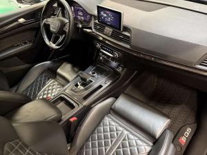 Black Audi SQ5 2018 in Vilnius, with an engine capacity of 3.00 L and mileage of 132 thousand km for 24990 €, photo 18 on AUTOMOTO.COM.LV
