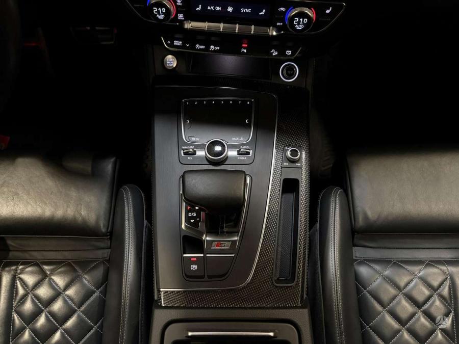 Black Audi SQ5 2018 in Vilnius, with an engine capacity of 3.00 L and mileage of 132 thousand km for 24990 €, photo 25 on AUTOMOTO.COM.LV