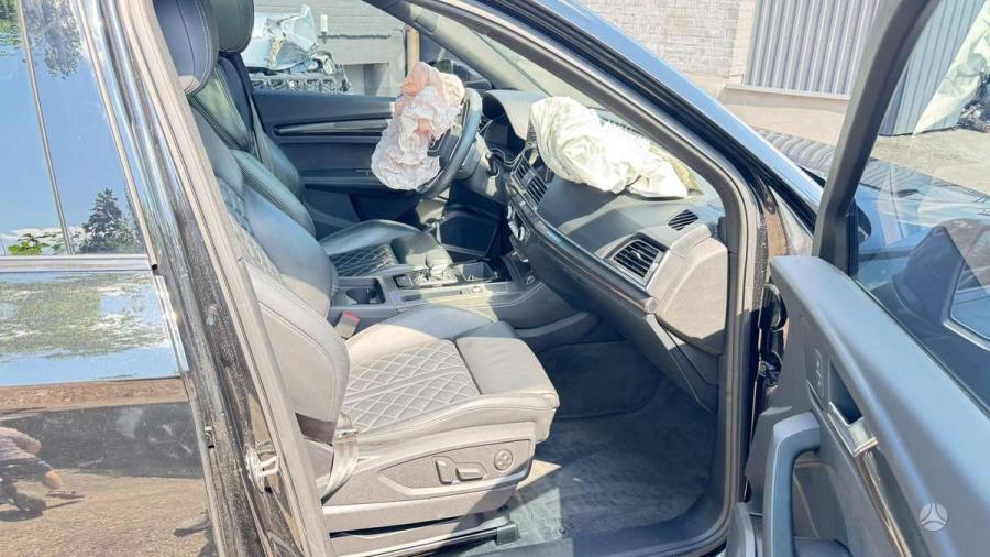 Black Audi SQ5 2023 in Ukmerge, with an engine capacity of 3.00 L and mileage of 84 thousand km for 17999 €, photo 15 on AUTOMOTO.COM.LV