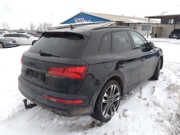 Black Audi SQ5 2020 in Marijampole, with an engine capacity of 3.00 L and mileage of 131 thousand km for 25300 €, photo 5 on AUTOMOTO.COM.LV
