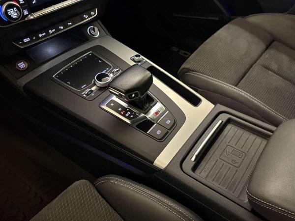 Blue Audi SQ5 2017 in Marijampole, with an engine capacity of 3.00 L and mileage of 218 thousand km for 22999 €, photo 4 on AUTOMOTO.COM.LV