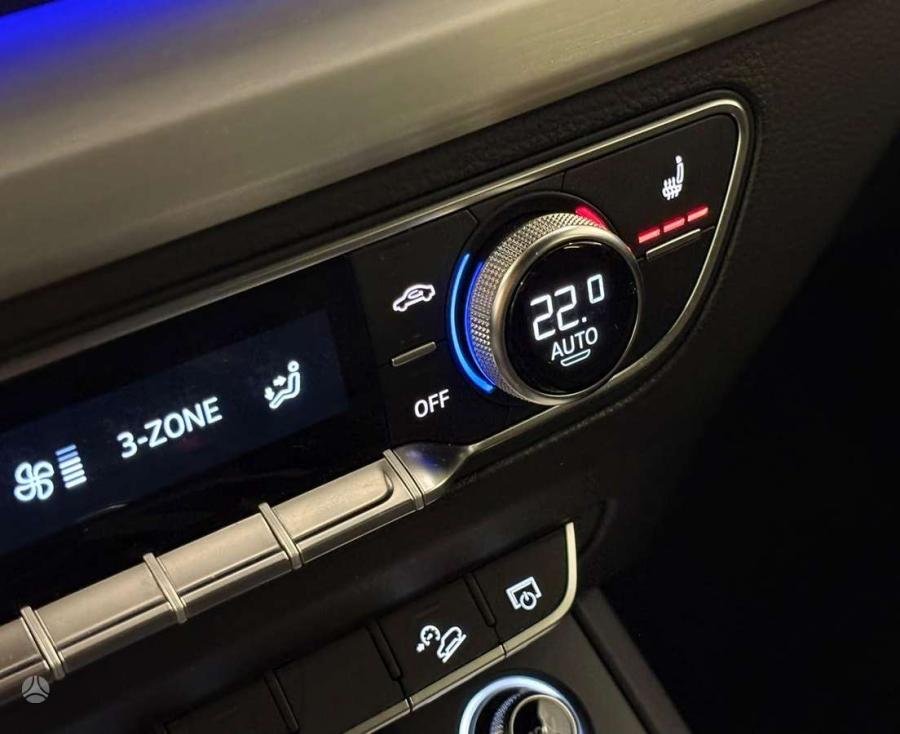 Blue Audi SQ5 2017 in Marijampole, with an engine capacity of 3.00 L and mileage of 218 thousand km for 22999 €, photo 11 on AUTOMOTO.COM.LV