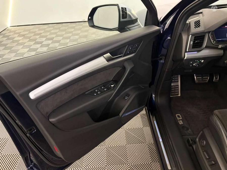 Blue Audi SQ5 2017 in Marijampole, with an engine capacity of 3.00 L and mileage of 218 thousand km for 22999 €, photo 34 on AUTOMOTO.COM.LV