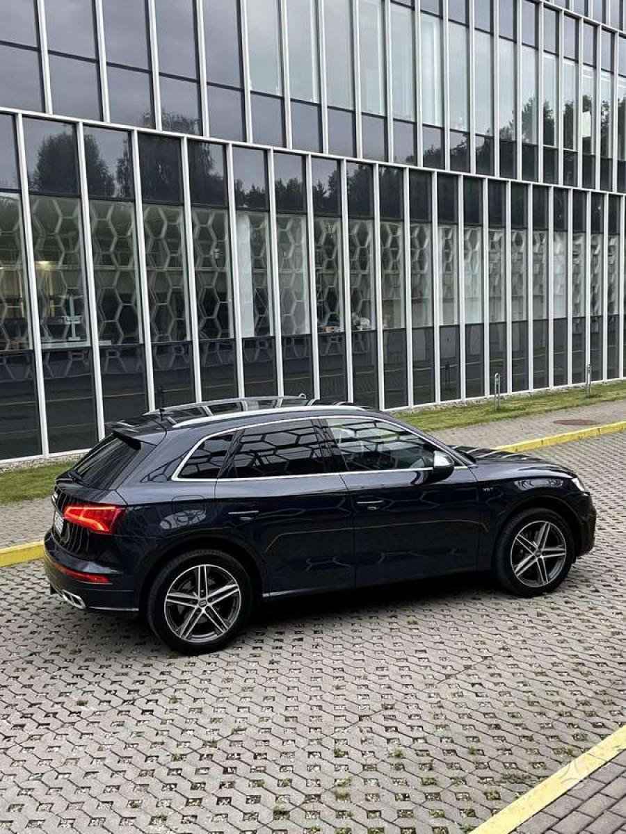 Blue Audi SQ5 2018 in Vilnius, with an engine capacity of 3.00 L and mileage of 92 thousand km for 27900 €, photo 10 on AUTOMOTO.COM.LV