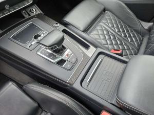 Zils Audi SQ5 2018 Viļņa, ar dzinēja tilpumu 3.00 L un nobraukumu 261 tūkst. km par 24000 €, foto 14 vietnē AUTOMOTO.COM.LV
