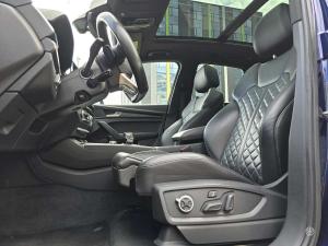 Blue Audi SQ5 2018 in Vilnius, with an engine capacity of 3.00 L and mileage of 261 thousand km for 22200 €, photo 13 on AUTOMOTO.COM.LV
