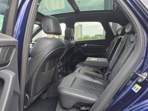 Blue Audi SQ5 2018 in Vilnius, with an engine capacity of 3.00 L and mileage of 261 thousand km for 22200 €, photo 17 on AUTOMOTO.COM.LV