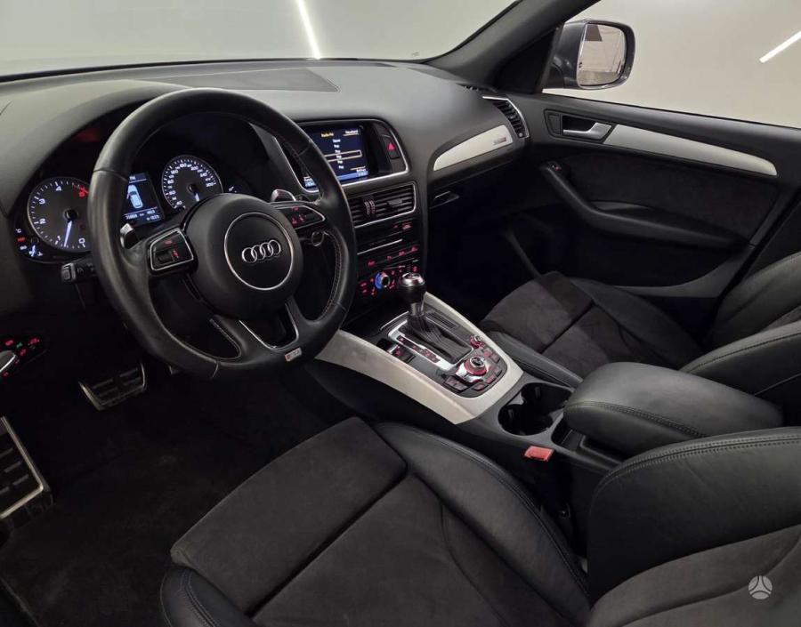 Grey Audi SQ5 2013 in Marijampole, with an engine capacity of 2.97 L and mileage of 218 thousand km for 15999 €, photo 2 on AUTOMOTO.COM.LV