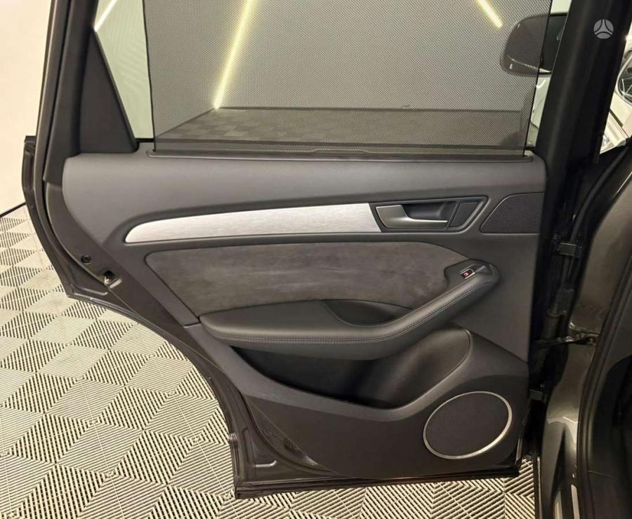 Grey Audi SQ5 2014 in Marijampole, with an engine capacity of 2.97 L and mileage of 274 thousand km for 14850 €, photo 6 on AUTOMOTO.COM.LV