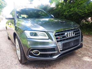 Grey Audi SQ5 2015 in Utena, with an engine capacity of 2.97 L and mileage of 245 thousand km for 16250 €, photo 12 on AUTOMOTO.COM.LV