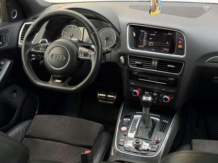 Grey Audi SQ5 2015 in Vilnius, with an engine capacity of 3.00 L and mileage of 169 thousand km for 13990 €, photo 20 on AUTOMOTO.COM.LV
