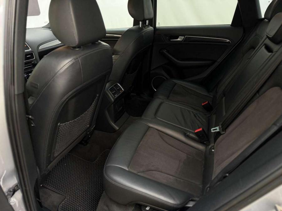 Grey Audi SQ5 2015 in Vilnius, with an engine capacity of 3.00 L and mileage of 169 thousand km for 13950 €, photo 12 on AUTOMOTO.COM.LV