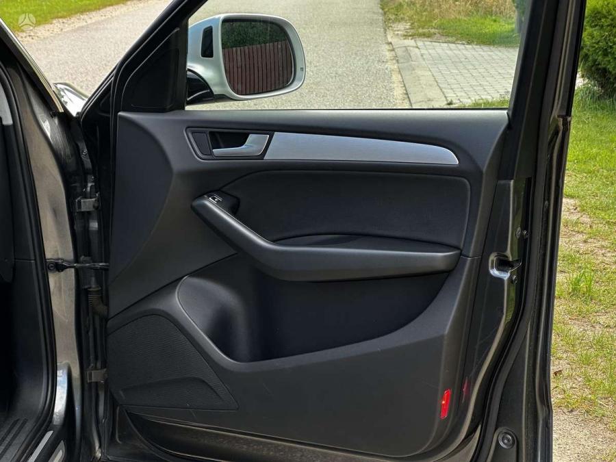Grey Audi SQ5 2016 in Vilnius, with an engine capacity of 2.97 L and mileage of 190 thousand km for 16950 €, photo 18 on AUTOMOTO.COM.LV