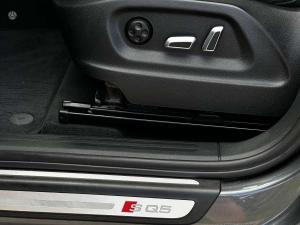 Grey Audi SQ5 2016 in Vilnius, with an engine capacity of 2.97 L and mileage of 190 thousand km for 16950 €, photo 29 on AUTOMOTO.COM.LV