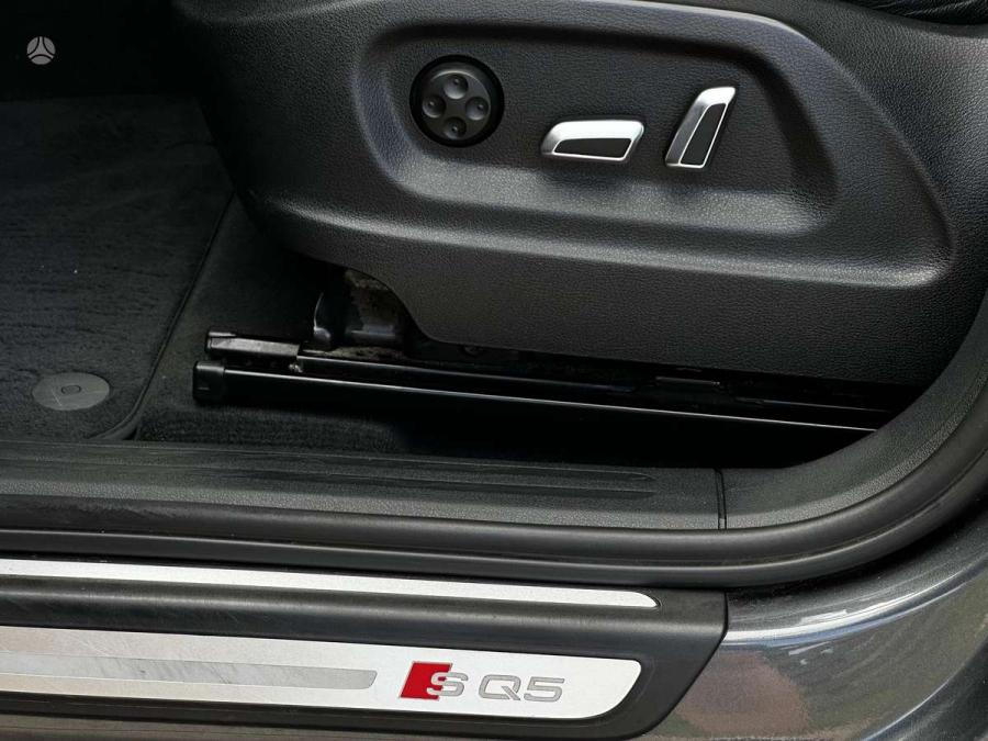 Grey Audi SQ5 2016 in Vilnius, with an engine capacity of 2.97 L and mileage of 190 thousand km for 16950 €, photo 29 on AUTOMOTO.COM.LV
