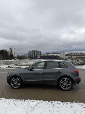Grey Audi SQ5 2017 in Vilnius, with an engine capacity of 3.00 L and mileage of 230 thousand km for 16950 €, photo 5 on AUTOMOTO.COM.LV