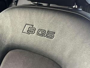 Pelēks Audi SQ5 2017 Utena, ar dzinēja tilpumu 2.97 L un nobraukumu 285 tūkst. km par 16200 €, foto 15 vietnē AUTOMOTO.COM.LV