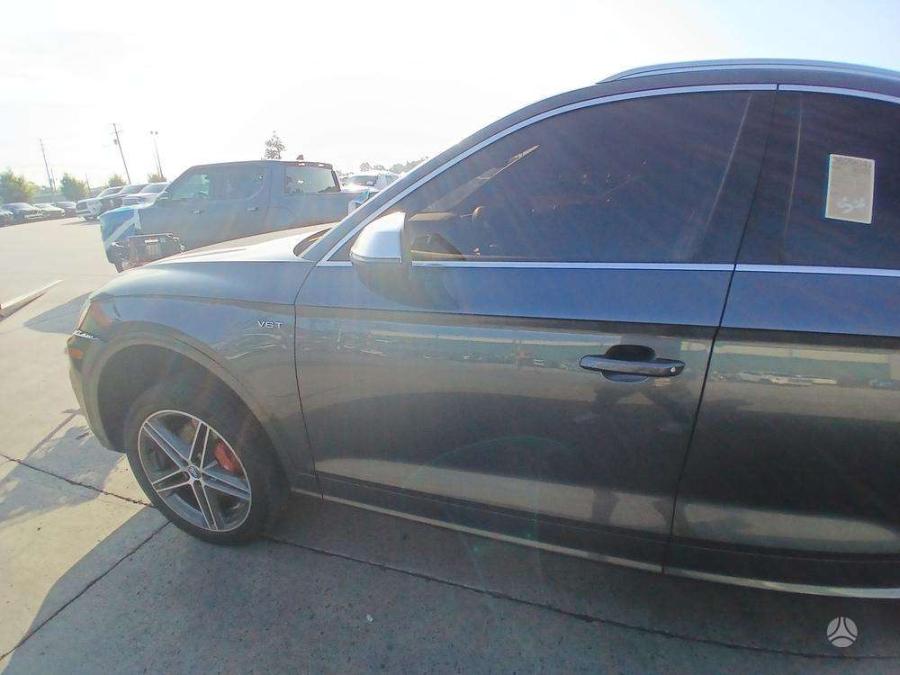 Grey Audi SQ5 2018 in Ukmerge, with an engine capacity of 3.00 L and mileage of 212 thousand km for 12500 €, photo 6 on AUTOMOTO.COM.LV