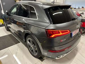Pelēks Audi SQ5 2018 Viļņa, ar dzinēja tilpumu 3.00 L un nobraukumu 177 tūkst. km par 23399 €, foto 4 vietnē AUTOMOTO.COM.LV