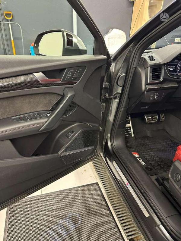 Grey Audi SQ5 2018 in Vilnius, with an engine capacity of 3.00 L and mileage of 177 thousand km for 23399 €, photo 5 on AUTOMOTO.COM.LV