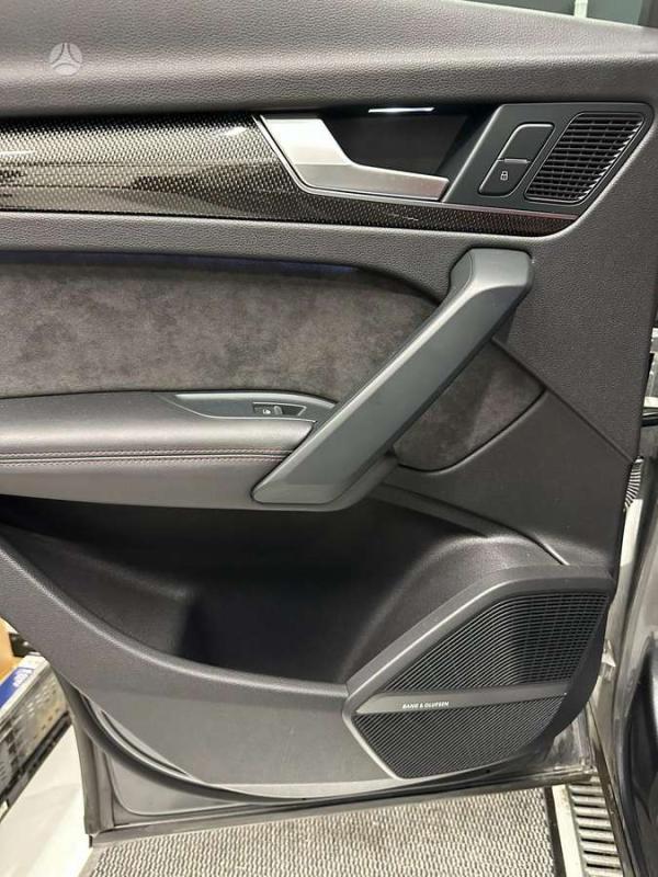 Grey Audi SQ5 2018 in Vilnius, with an engine capacity of 3.00 L and mileage of 177 thousand km for 23399 €, photo 9 on AUTOMOTO.COM.LV