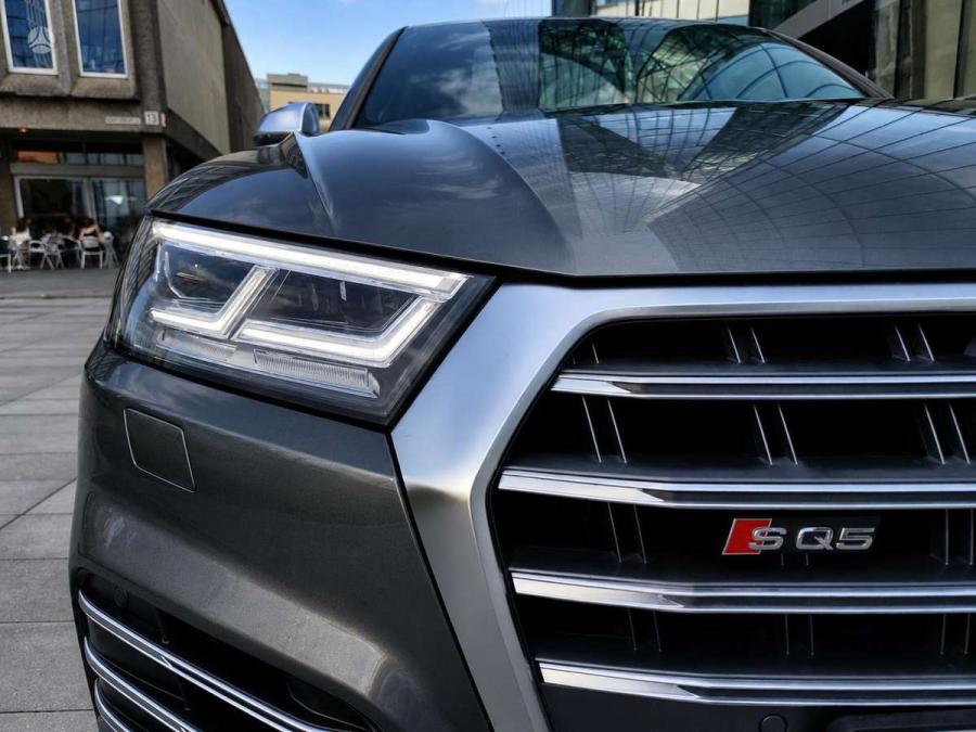Grey Audi SQ5 2018 in Vilnius, with an engine capacity of 3.00 L and mileage of 180 thousand km for 24500 €, photo 10 on AUTOMOTO.COM.LV