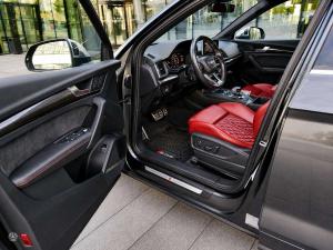 Grey Audi SQ5 2018 in Vilnius, with an engine capacity of 3.00 L and mileage of 180 thousand km for 24500 €, photo 12 on AUTOMOTO.COM.LV