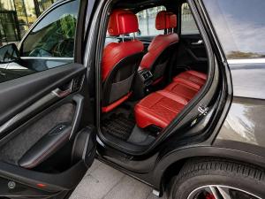 Grey Audi SQ5 2018 in Vilnius, with an engine capacity of 3.00 L and mileage of 180 thousand km for 24500 €, photo 14 on AUTOMOTO.COM.LV