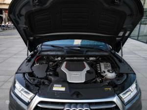 Grey Audi SQ5 2018 in Vilnius, with an engine capacity of 3.00 L and mileage of 180 thousand km for 24500 €, photo 20 on AUTOMOTO.COM.LV