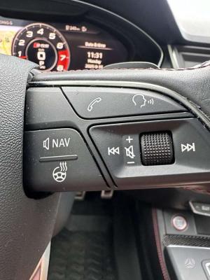 Grey Audi SQ5 2018 in Vilnius, with an engine capacity of 3.00 L and mileage of 180 thousand km for 24500 €, photo 23 on AUTOMOTO.COM.LV