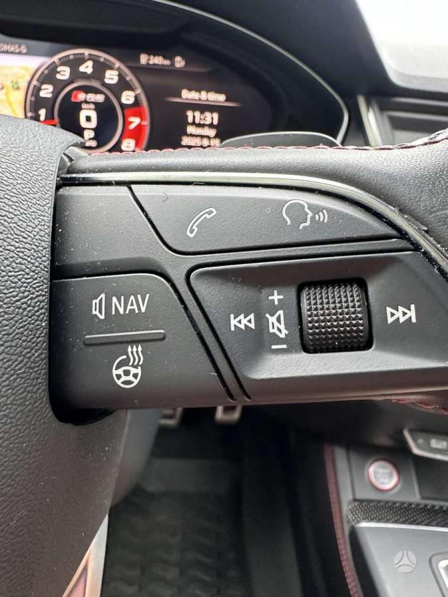 Grey Audi SQ5 2018 in Vilnius, with an engine capacity of 3.00 L and mileage of 180 thousand km for 24500 €, photo 23 on AUTOMOTO.COM.LV
