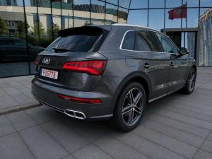 Grey Audi SQ5 2018 in Vilnius, with an engine capacity of 3.00 L and mileage of 180 thousand km for 23750 €, photo 8 on AUTOMOTO.COM.LV