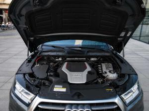 Grey Audi SQ5 2018 in Vilnius, with an engine capacity of 3.00 L and mileage of 180 thousand km for 23750 €, photo 18 on AUTOMOTO.COM.LV