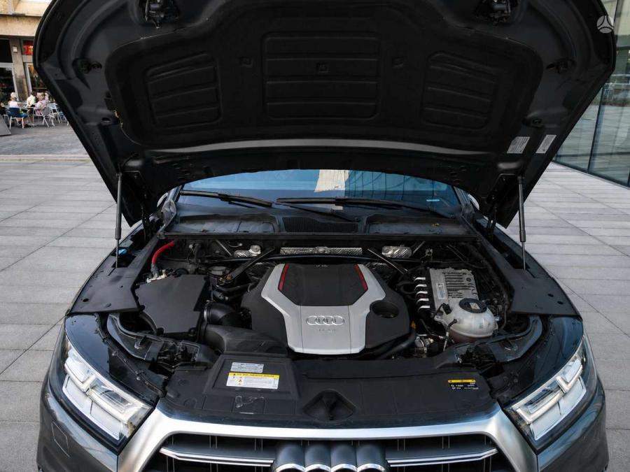 Grey Audi SQ5 2018 in Vilnius, with an engine capacity of 3.00 L and mileage of 180 thousand km for 23750 €, photo 18 on AUTOMOTO.COM.LV