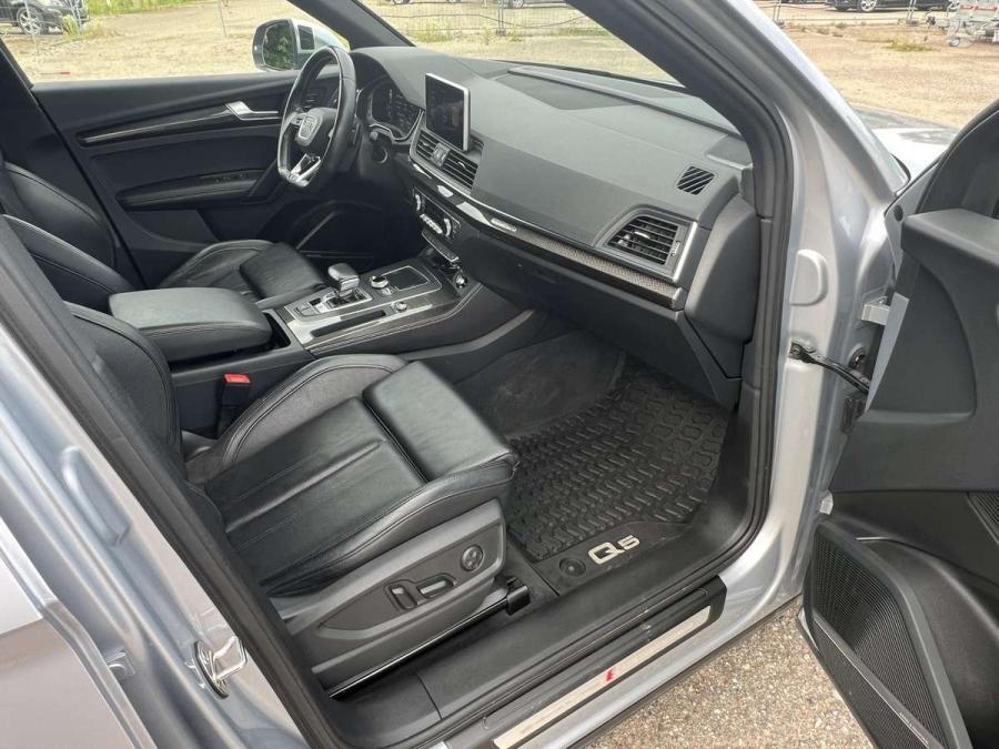 Pelēks Audi SQ5 2018 Kėdainiai, ar dzinēja tilpumu 3.00 L un nobraukumu 158 tūkst. km par 22200 €, foto 18 vietnē AUTOMOTO.COM.LV
