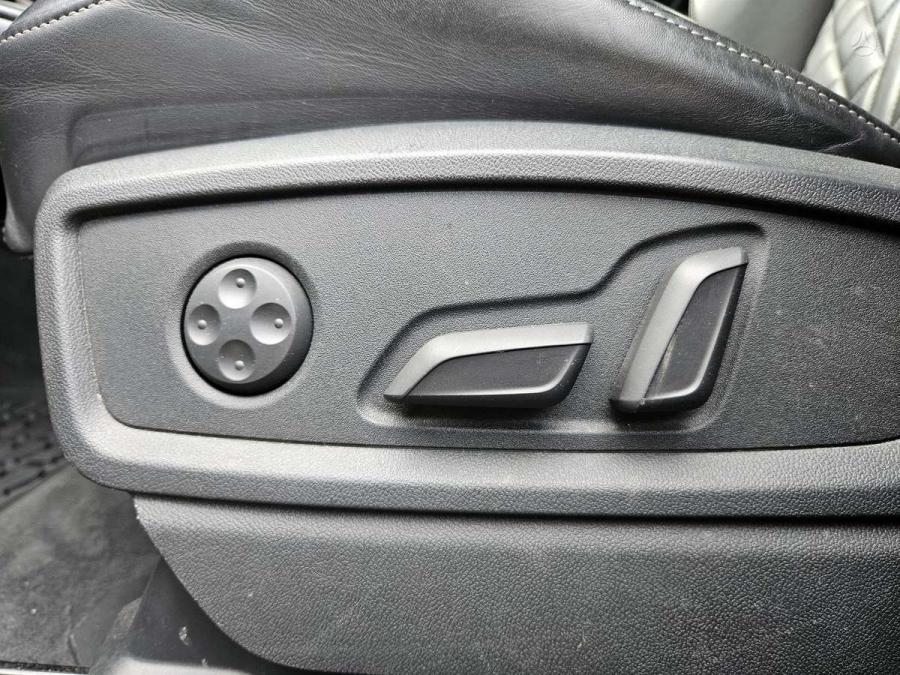 Grey Audi SQ5 2020 in Vilnius, with an engine capacity of 3.00 L and mileage of 78 thousand km for 34900 €, photo 19 on AUTOMOTO.COM.LV