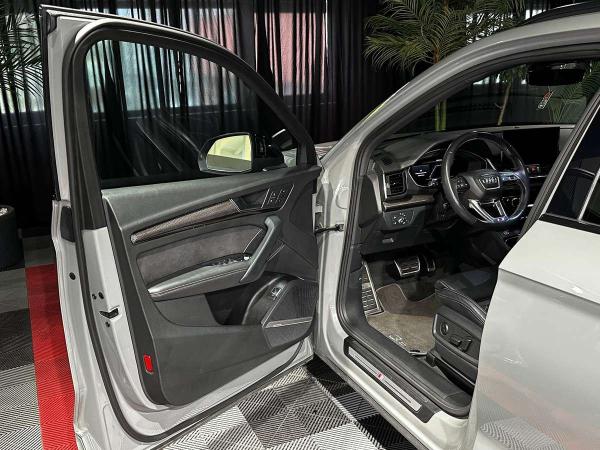 Pelēks Audi SQ5 2021 Viļņa, ar dzinēja tilpumu 2.97 L un nobraukumu 87 tūkst. km par 36900 €, foto 9 vietnē AUTOMOTO.COM.LV
