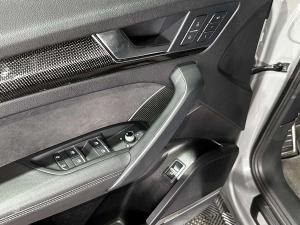 Pelēks Audi SQ5 2021 Viļņa, ar dzinēja tilpumu 2.97 L un nobraukumu 87 tūkst. km par 36900 €, foto 28 vietnē AUTOMOTO.COM.LV