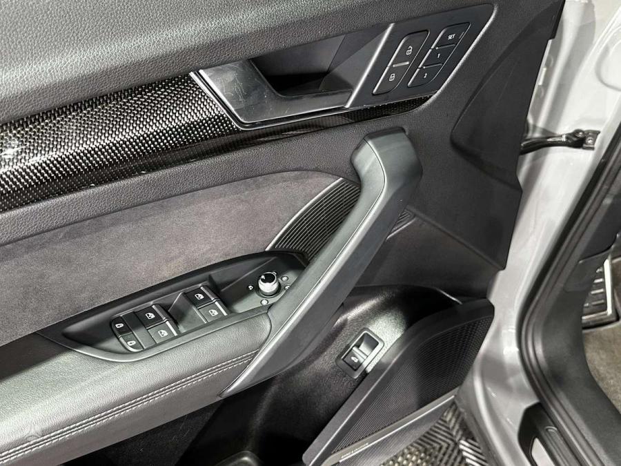 Pelēks Audi SQ5 2021 Viļņa, ar dzinēja tilpumu 2.97 L un nobraukumu 87 tūkst. km par 36900 €, foto 28 vietnē AUTOMOTO.COM.LV