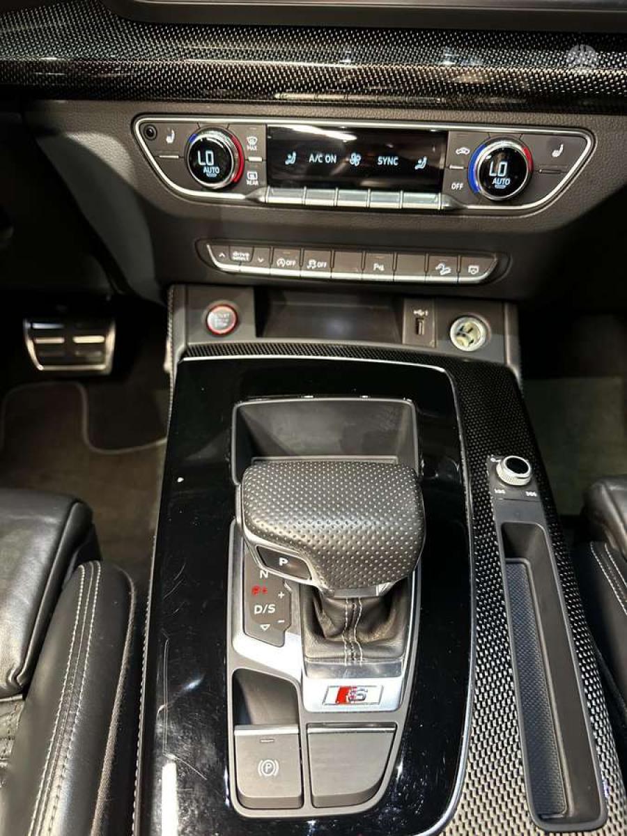 Pelēks Audi SQ5 2021 Viļņa, ar dzinēja tilpumu 2.97 L un nobraukumu 87 tūkst. km par 36900 €, foto 43 vietnē AUTOMOTO.COM.LV
