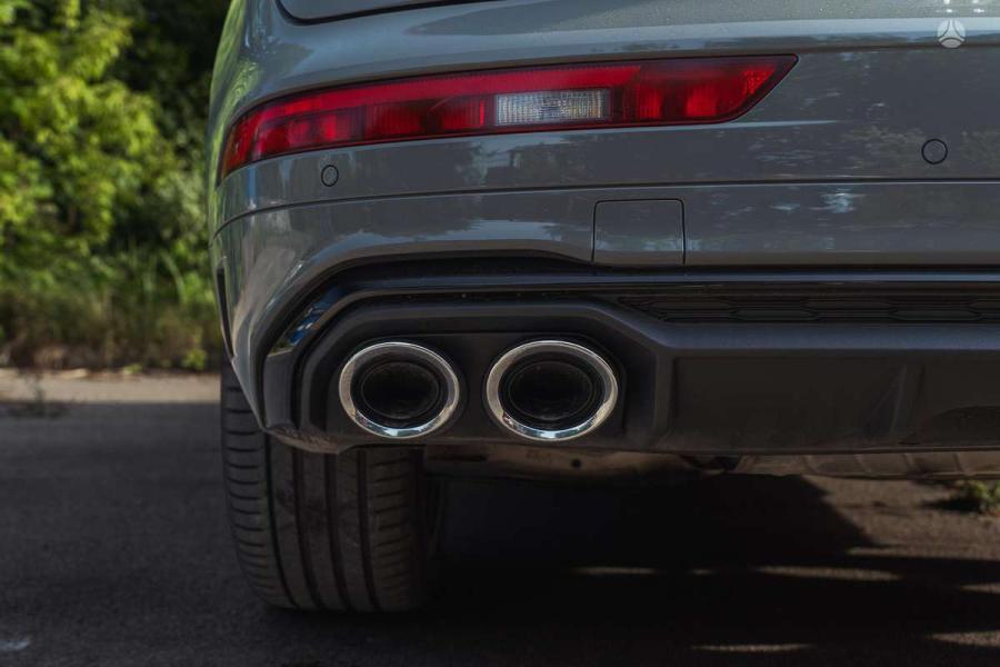 Grey Audi SQ5 2021 in Panevezys, with an engine capacity of 3.00 L and mileage of 92 thousand km for 44000 €, photo 15 on AUTOMOTO.COM.LV