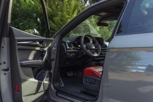 Grey Audi SQ5 2021 in Panevezys, with an engine capacity of 3.00 L and mileage of 92 thousand km for 44000 €, photo 21 on AUTOMOTO.COM.LV